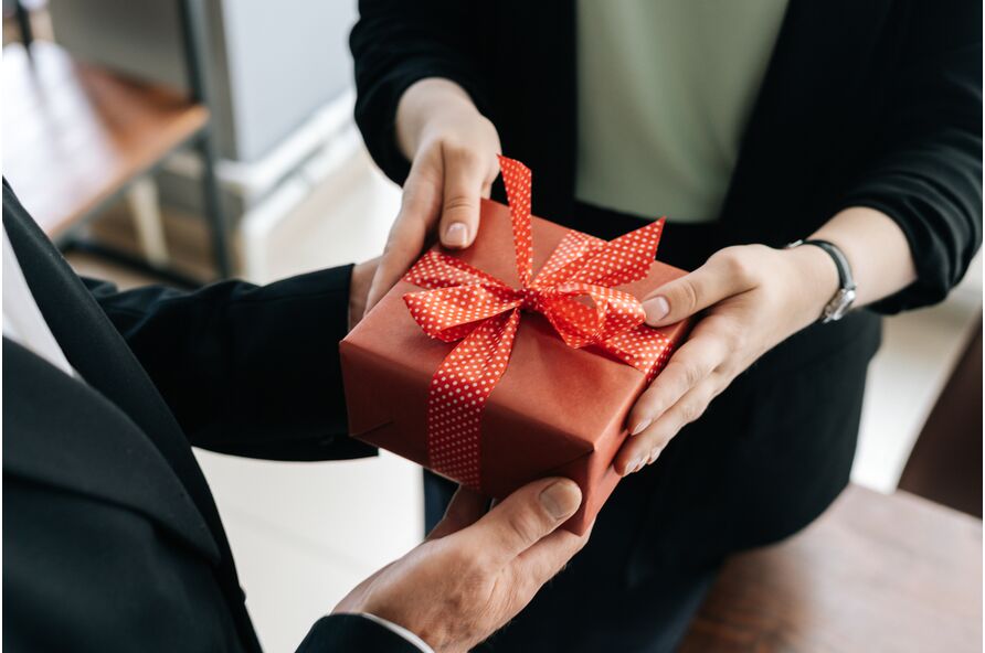 Third-party gifts, bribes and corruption risks